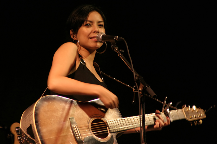 Emm Gryner: Una voz poderosa | Re-Vuelta Radio